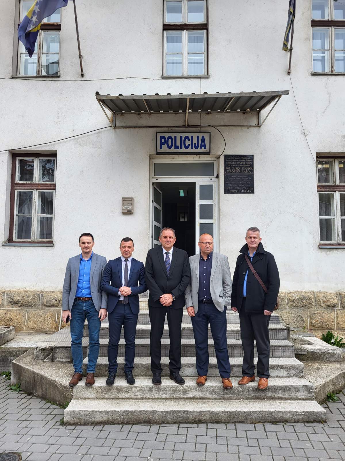 Martinović i Džeba posjetili Ramu - Hrvatski Medijski Servis - Sad znam ...