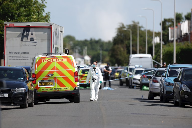 STRAVA U ENGLESKOJ 17-godišnjak nožem izbo djevojčice, dvije usmrtio ...
