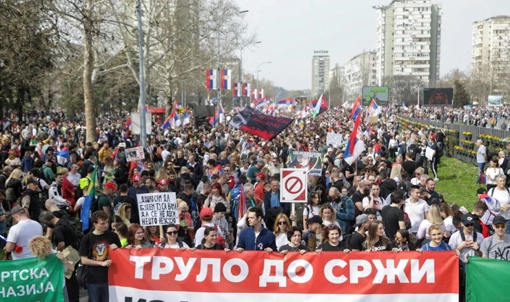 Povorke ljudi stižu na prosvjed u Beograd, studenti Banje Luke dali ...