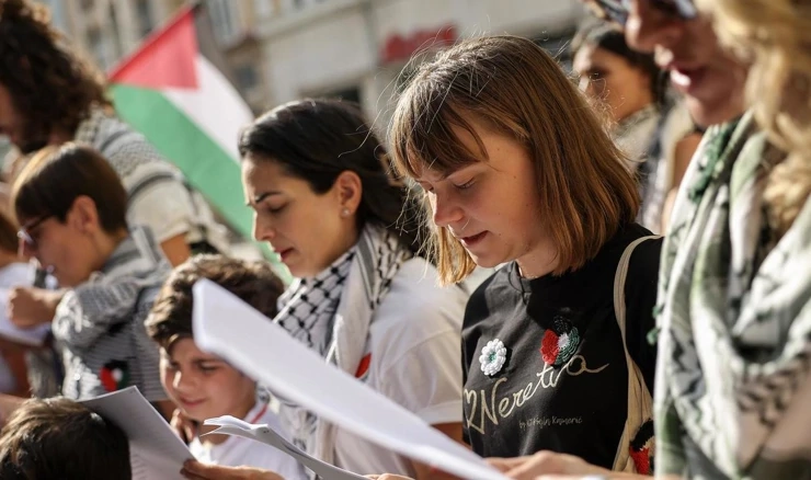 Greta Thunberg u središtu Sarajeva čitala imena ubijene djece u Gazi ...