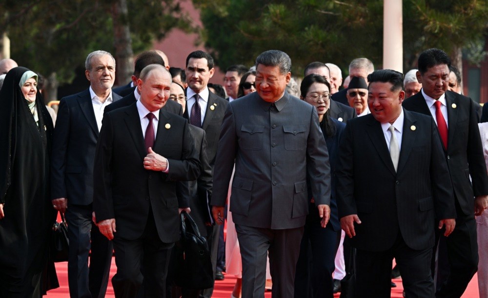 Xi Jinping u pratnji Putina i Kim Jong-una pokazao kinesku vojnu moć ...