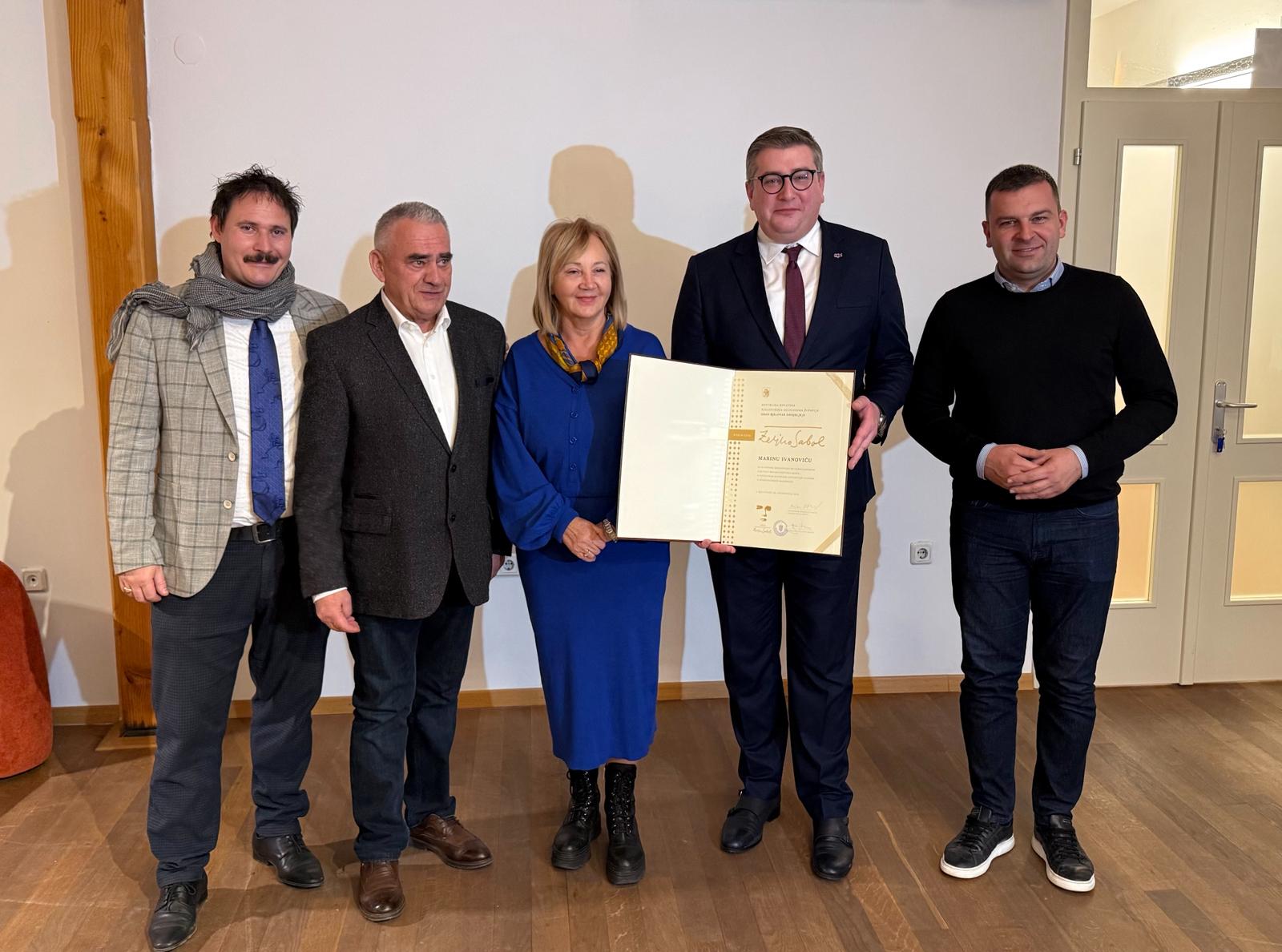 Ravnatelju Muzeja Moderne umjetnosti SUM-a Marinu Ivanoviću nagrada „Željko Sabol“ - Hrvatski ...